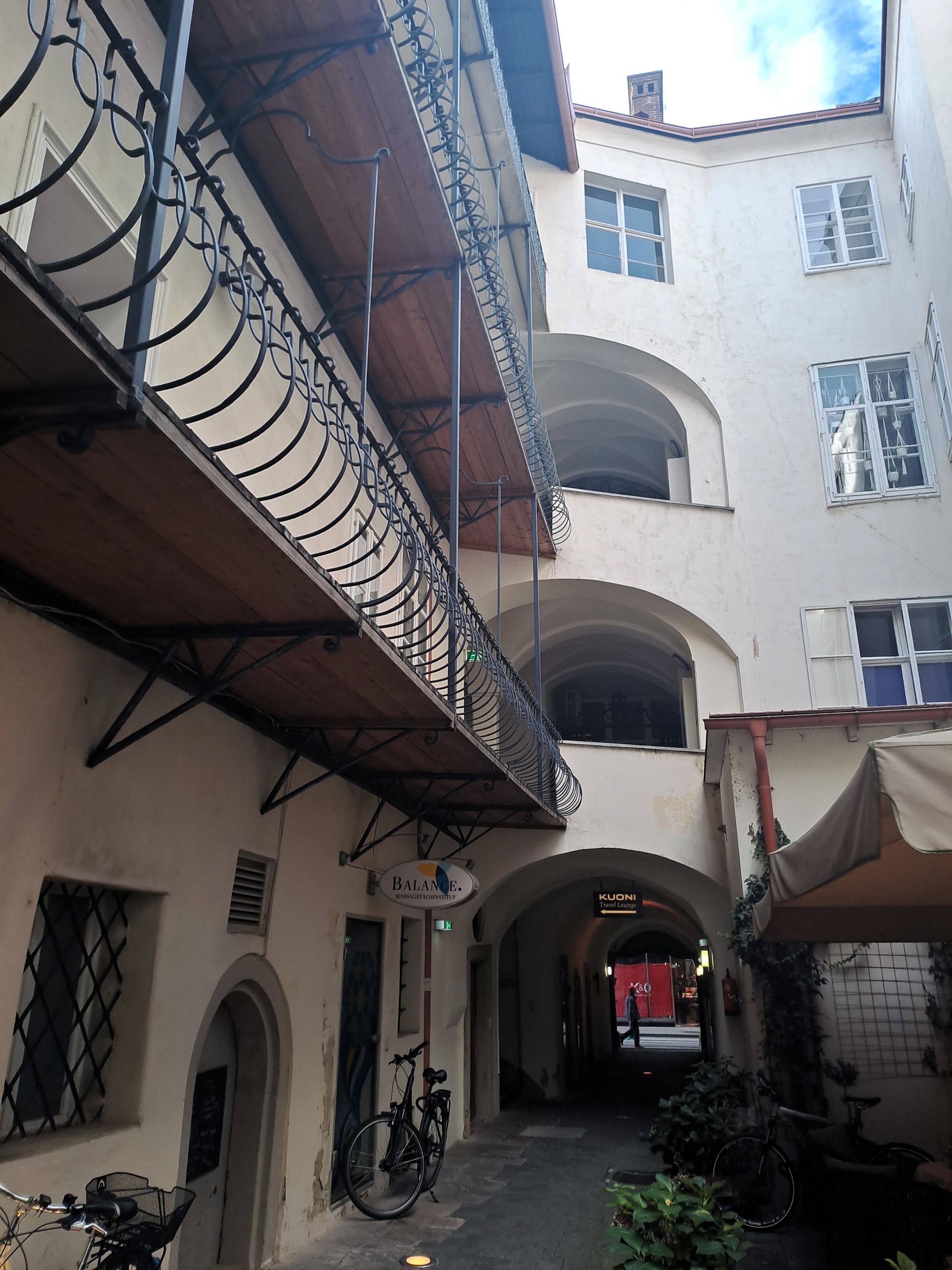 Datei:Sackstraße 14, Nordhof mit Korbbogen.jpg – Baugeschichte